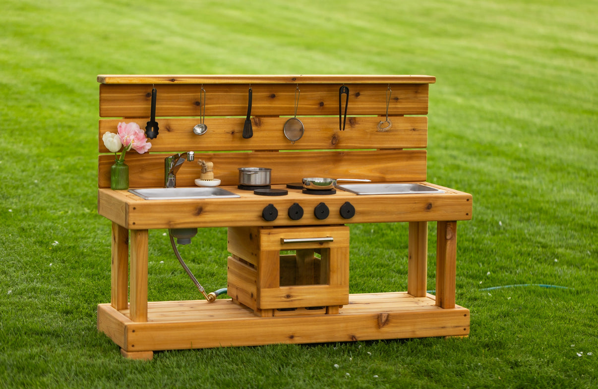 Centered Mud Kitchen with Oven and Working Sink – Wood Wood Toys