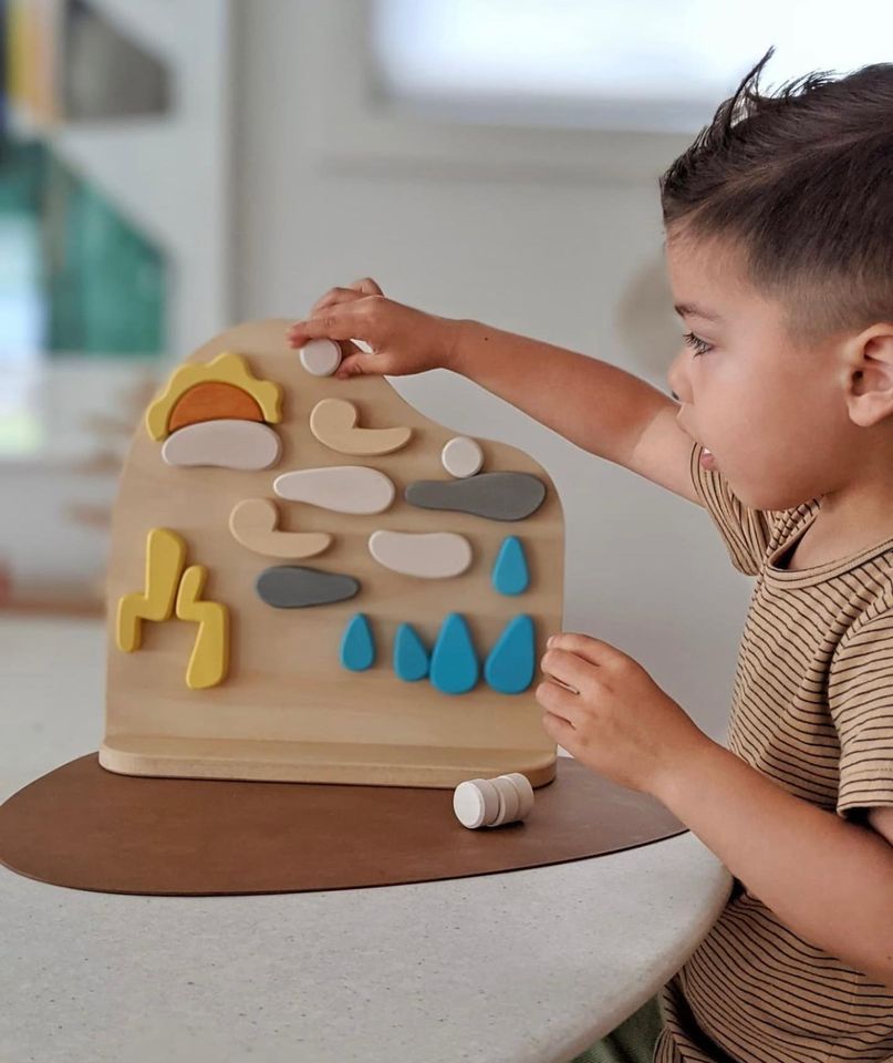 Avdar Magnetic Weather Board – Wood Wood Toys