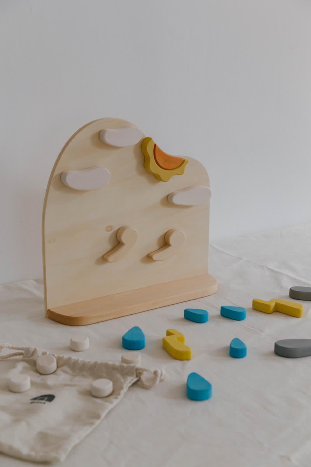 Avdar Magnetic Weather Board – Wood Wood Toys