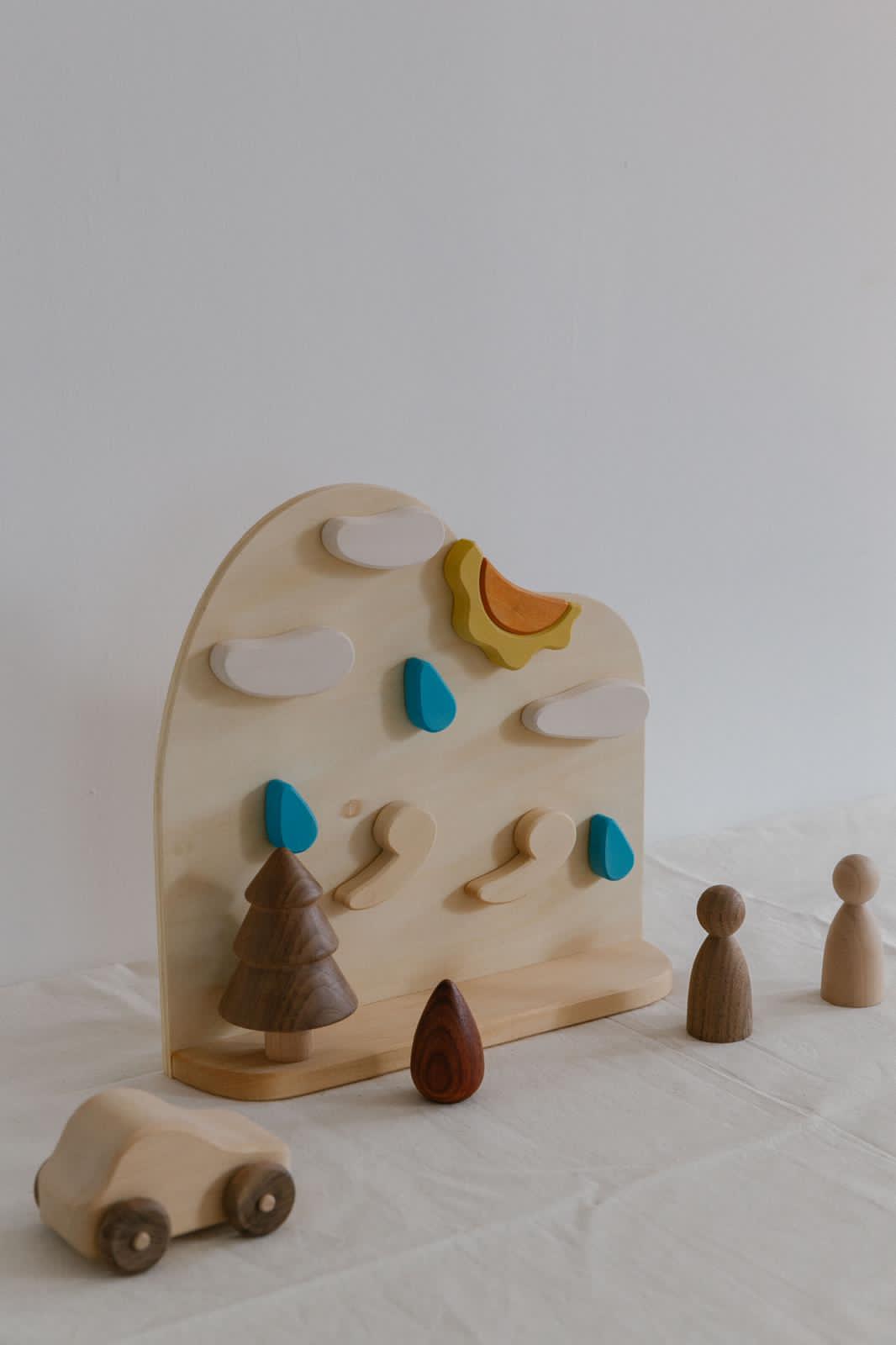 Avdar Magnetic Weather Board – Wood Wood Toys